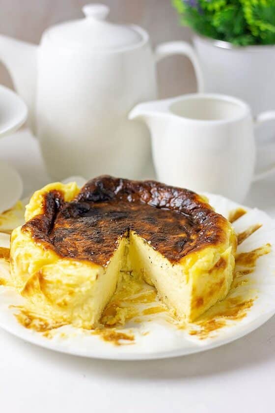 Easy Basque Burnt Cheesecake Recipe - Munaty Cooking