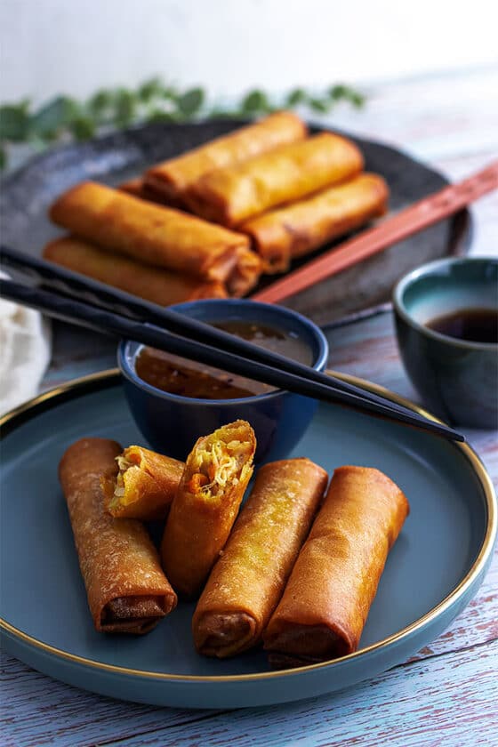 Delicious and Easy Chicken Spring Rolls Recipe