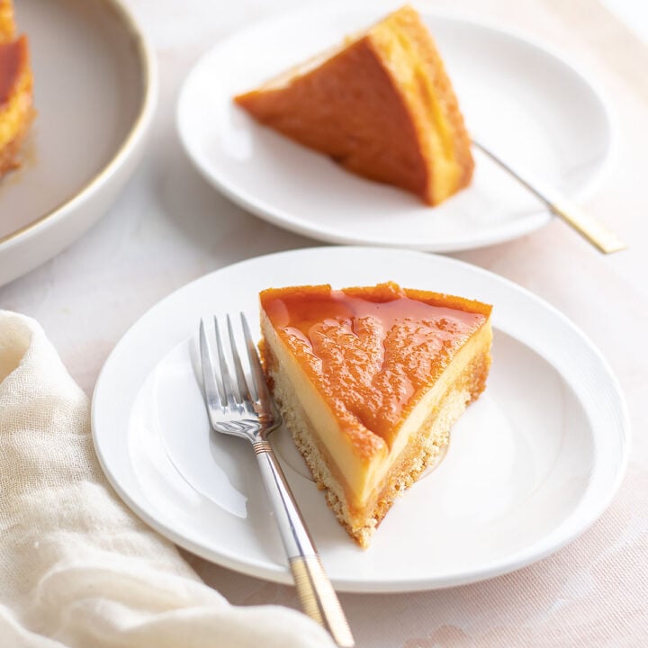 Vanilla Flan Cake Recipe (Magic Flan Cake!)