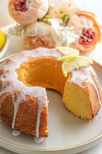Classic 7Up Pound Cake (Old-Fashioned Southern Recipe)