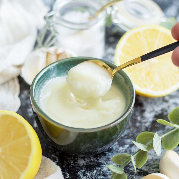 Toum (Lebanese Garlic Sauce)