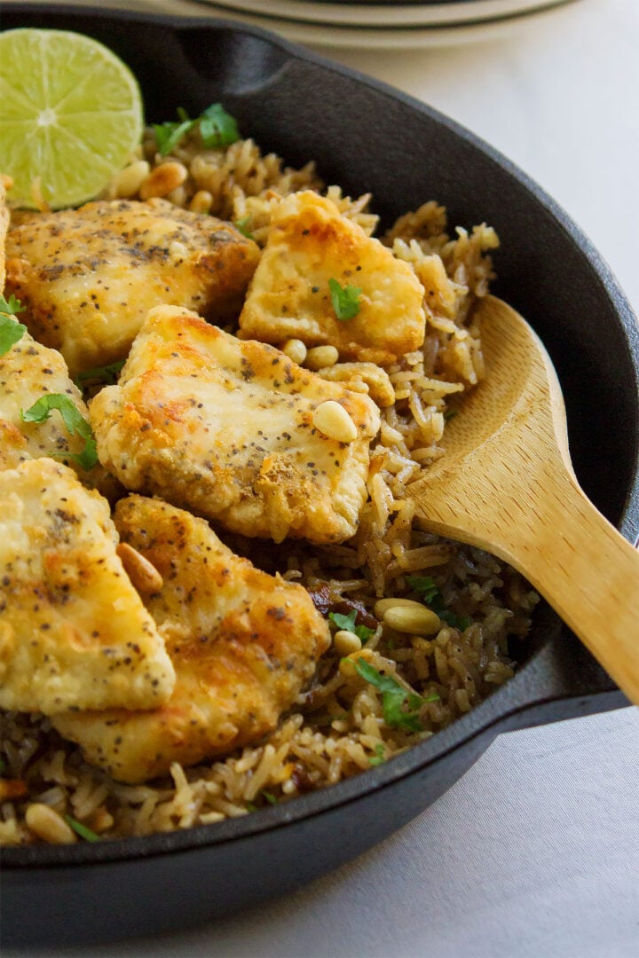 Sayadieh: A Delicious Middle Eastern Fish and Rice Dish