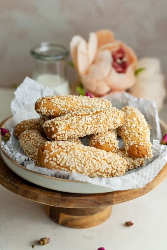 Syrian Kaak with Milk: A Delicious Sesame Cookies