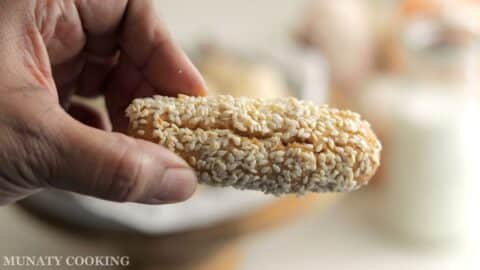 Syrian Kaak with Milk: A Delicious Sesame Cookies